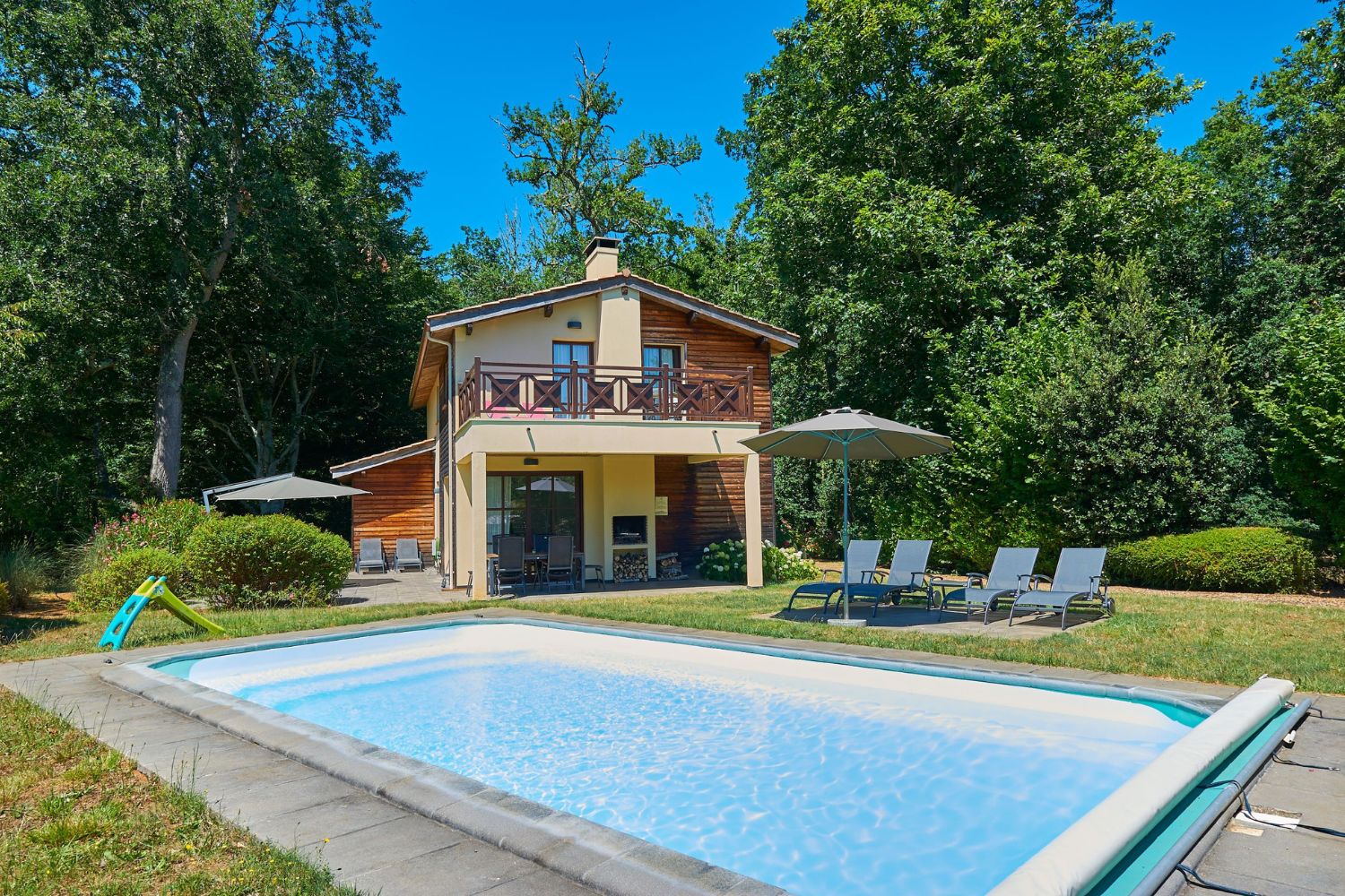 Margaux Deluxe Piscine 8p - Salles